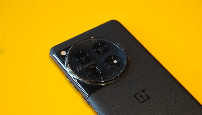 OnePlus 12R available at discounted price on Amazon